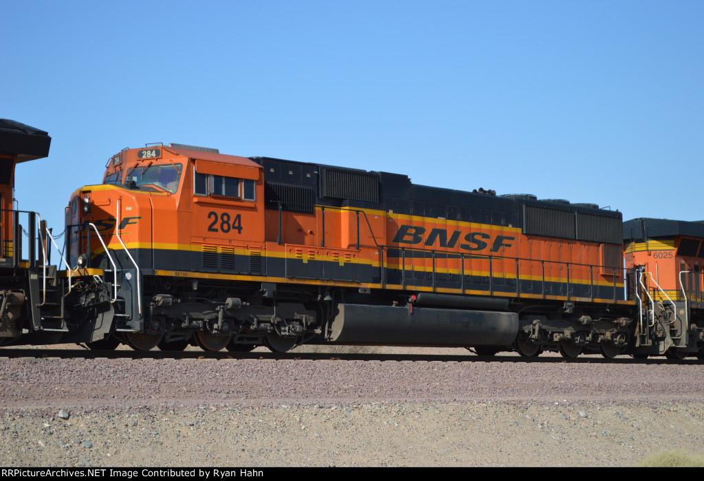 BNSF 284 waiting at Nebo